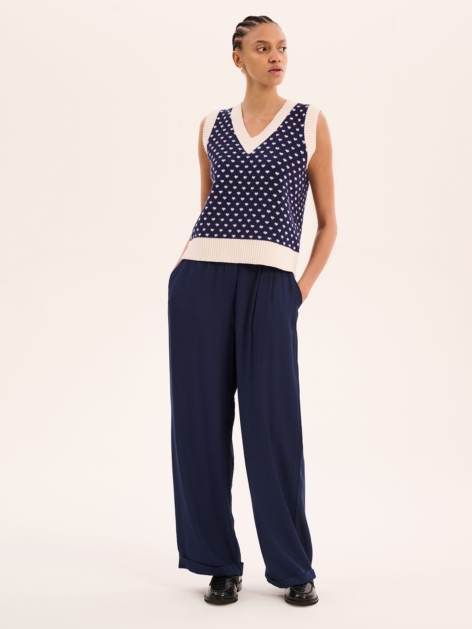 Trinny Mini Heart Vest in Navy – OMNES
